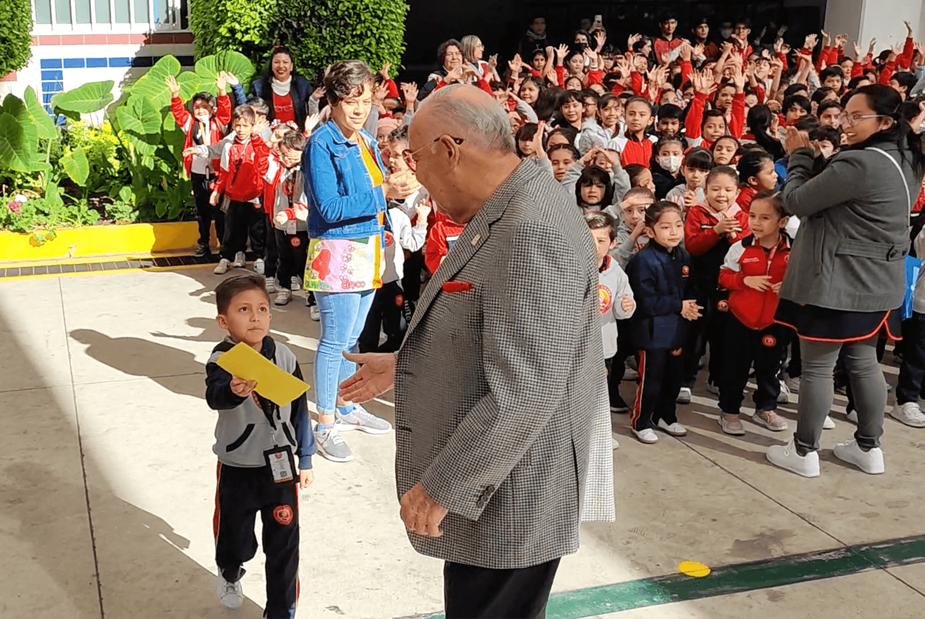 Descubre la visión que transformó vidas: José L. Reyes Oliva, una vida ...